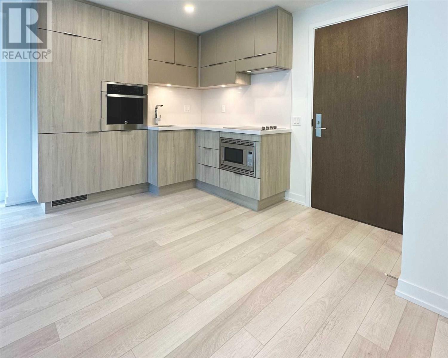 Silver Plus Room Roehampton St - Room Rent in Toronto
